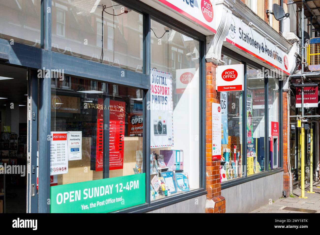 Post office uk signage hi-res stock photography and images - Alamy