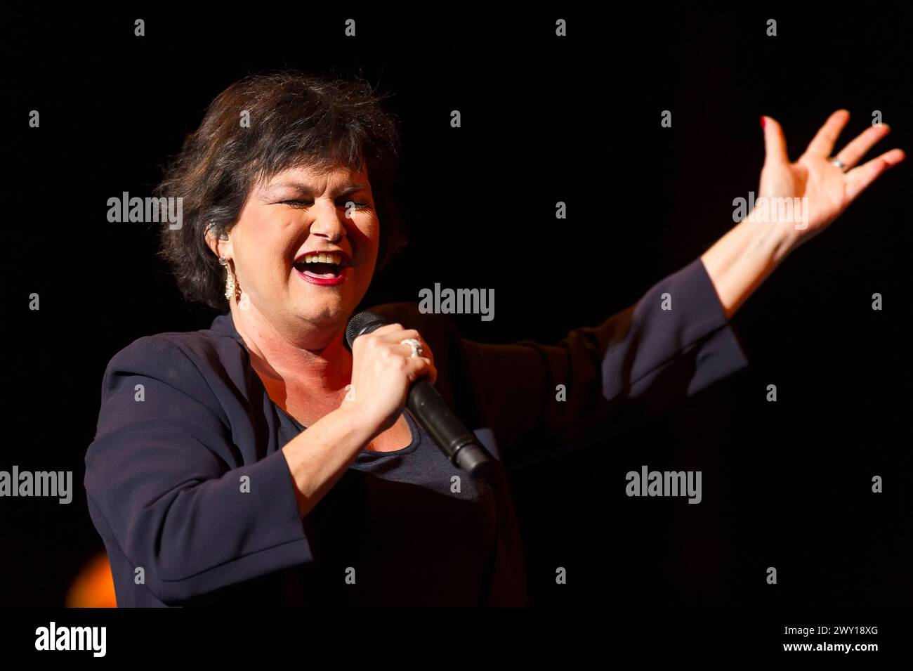 The belgian singer Maurane live in Brussels | La chanteuse belge ...