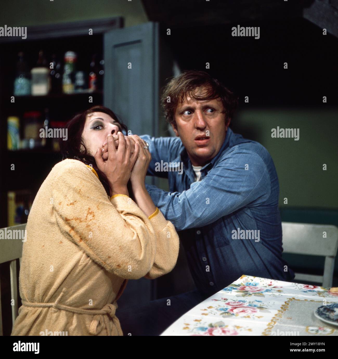 Ketten, Fernsehfilm nach dem Roman "Chain of Darkness" von Kenneth Cook ...