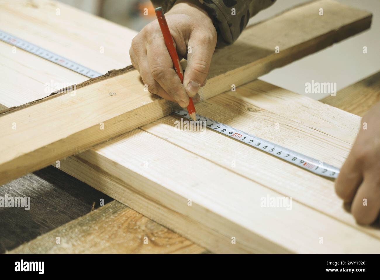 Person measure length ruler hi-res stock photography and images - Alamy