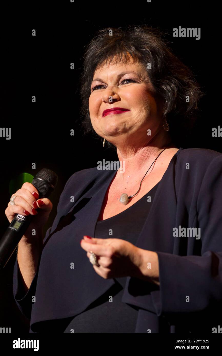 The belgian singer Maurane live in Brussels | La chanteuse belge ...