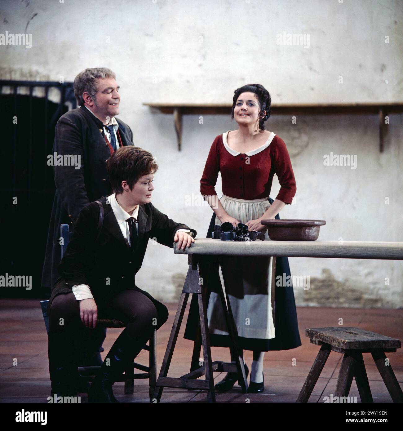 Gwyneth jones opera singer hi-res stock photography and images - Alamy