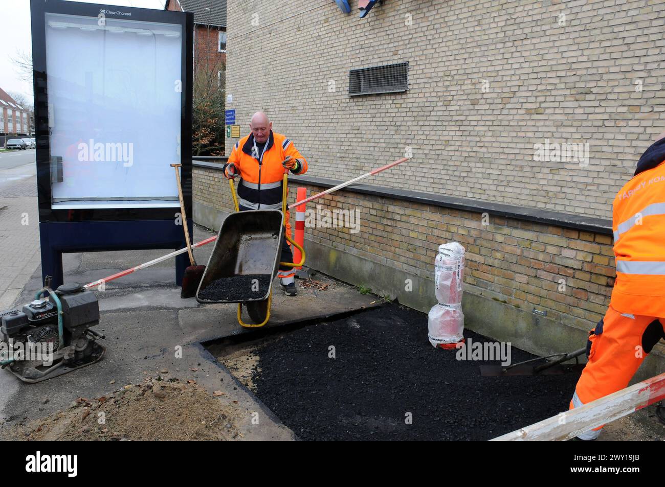Asfalt worker hi-res stock photography and images - Alamy