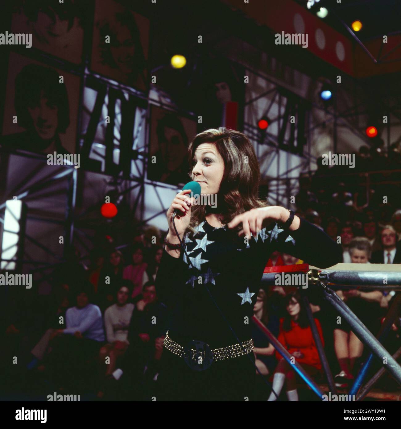 Hitparade, ZDF Musiksendung, 1971, Auftritt der dänischen Schlagersängerin Dorthe, aka Dorthe ...