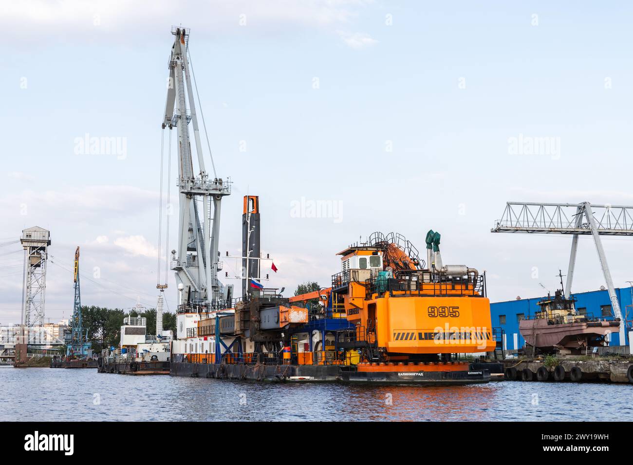 Liebherr floating crane hi-res stock photography and images - Alamy