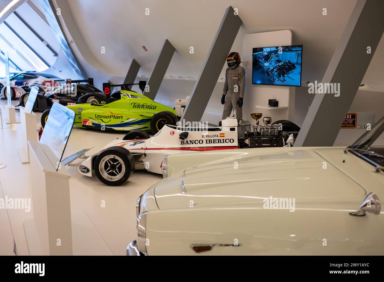 Mobility City Technology Museum in Zaha Hadid’s Bridge (Bridge Pavilion ...