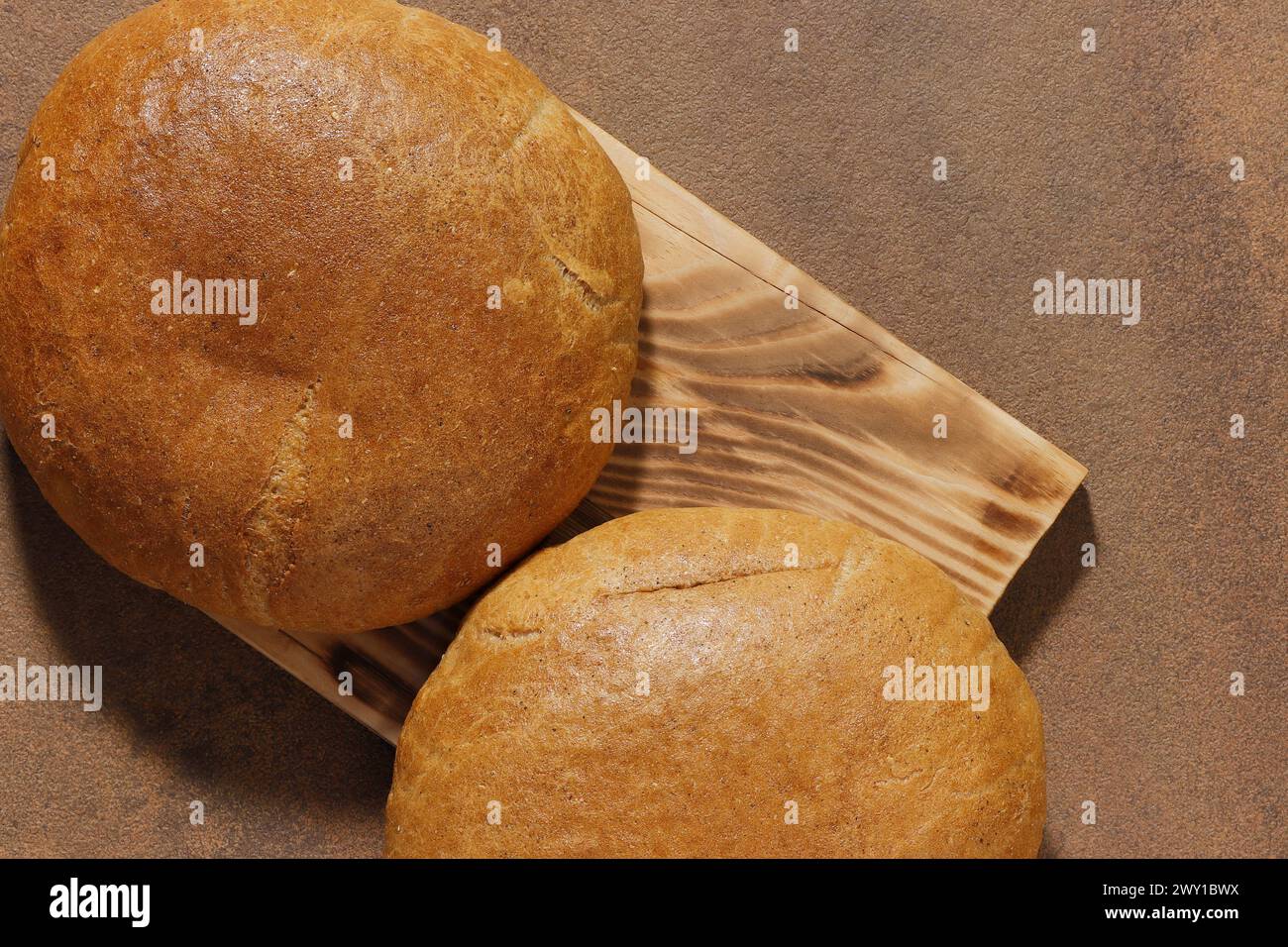 Round loaves hi-res stock photography and images - Alamy
