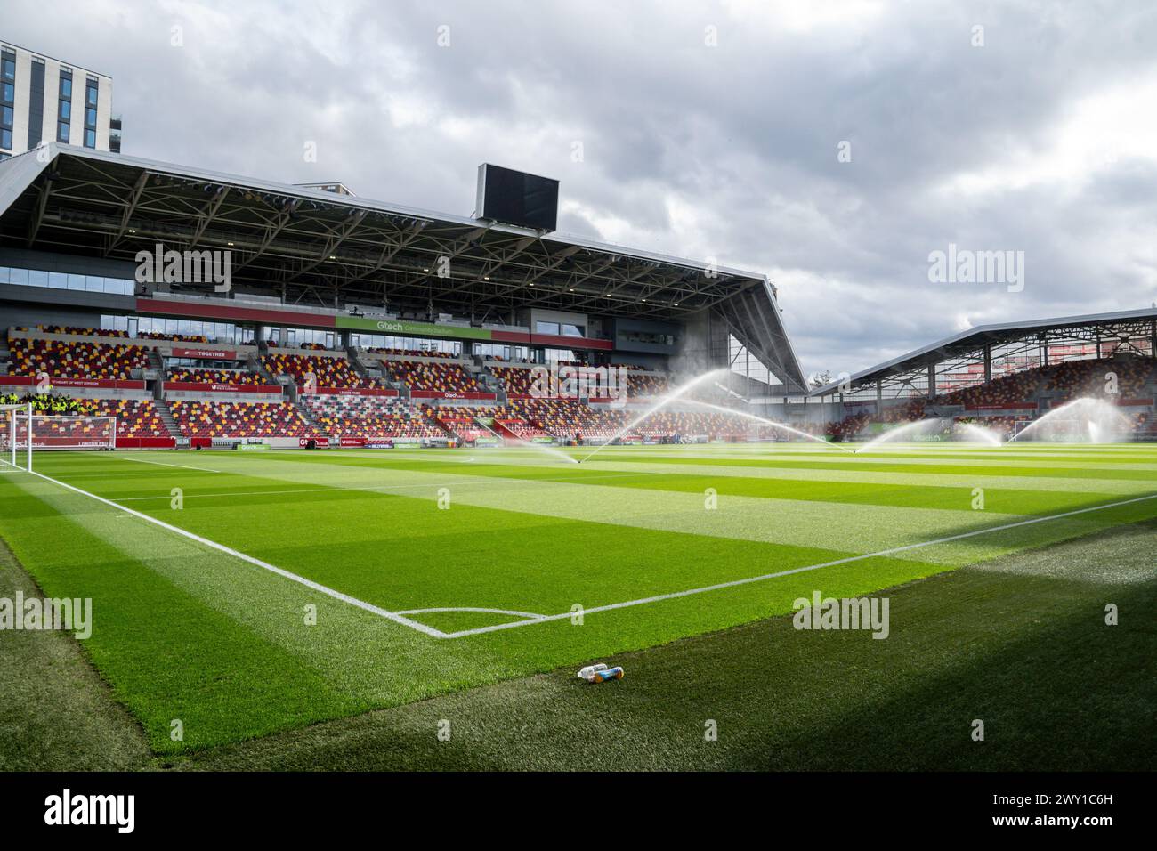 Brentford stadium hi-res stock photography and images - Alamy