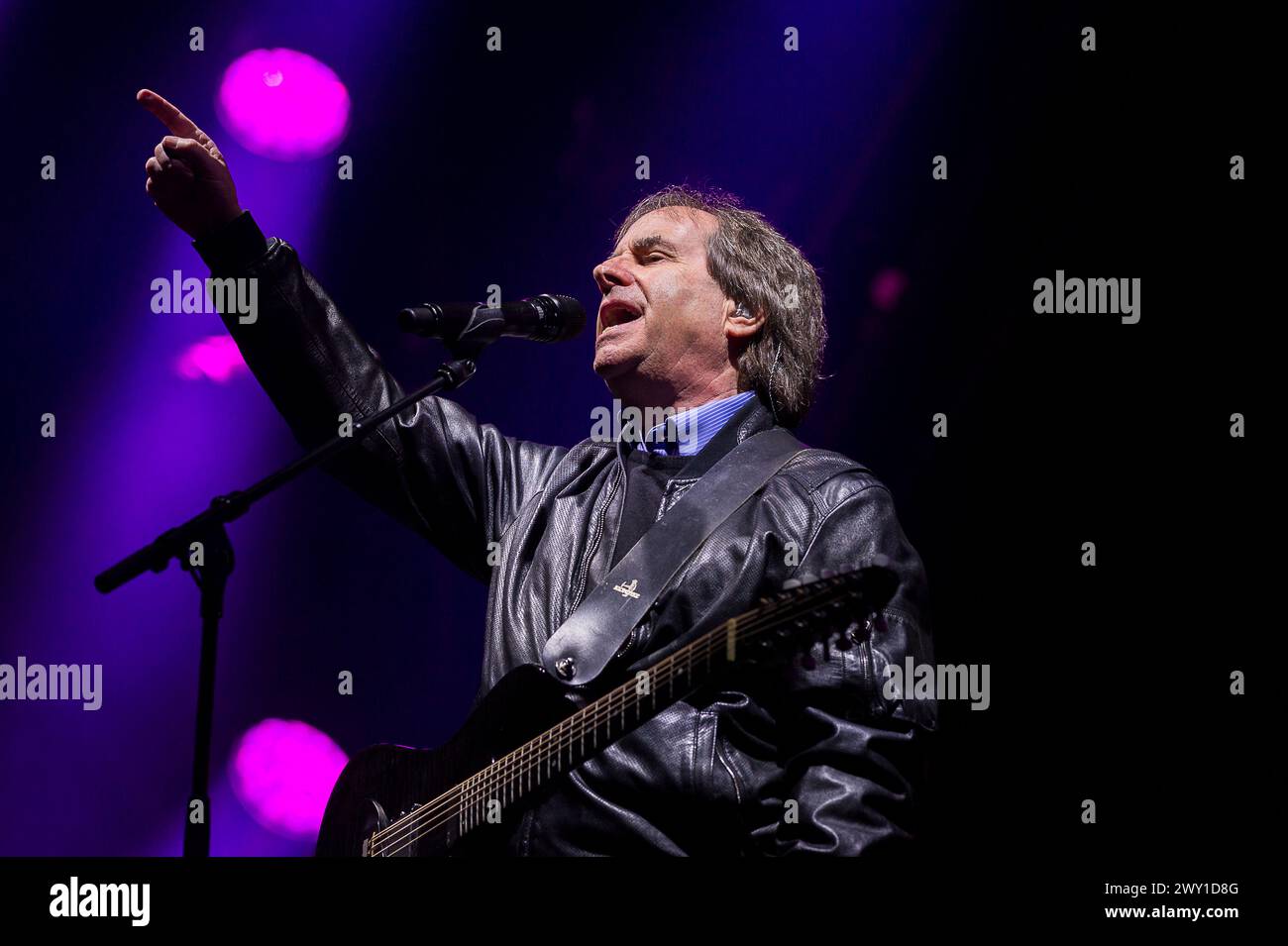 The irish singer Chris De Burgh live at the flashback festival | Le ...