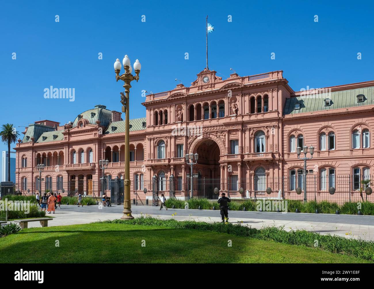 Rosa fassade hi-res stock photography and images - Alamy
