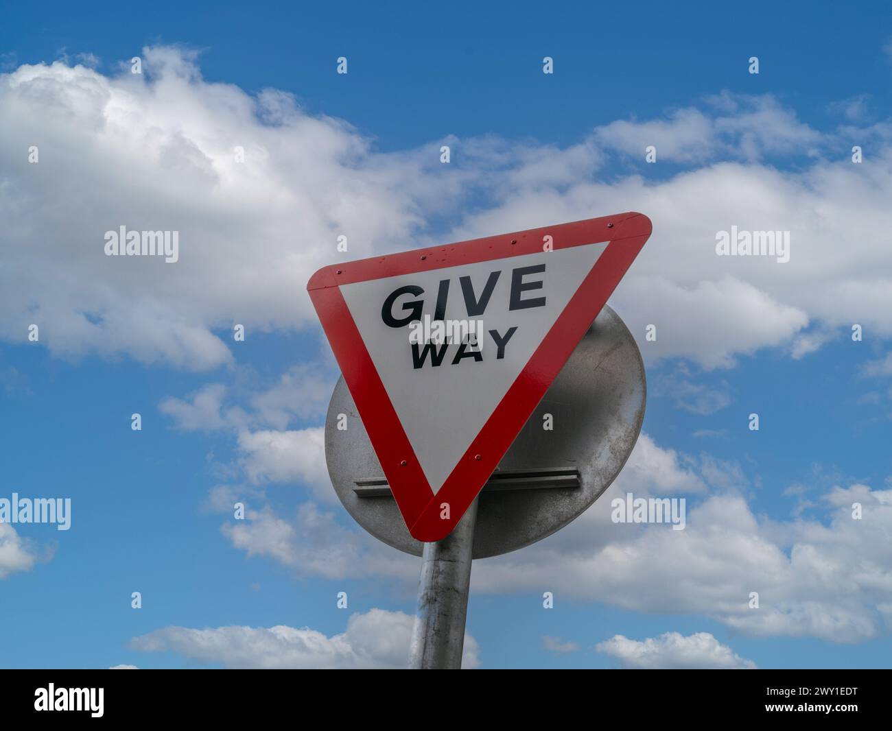 Give way sign hi-res stock photography and images - Alamy