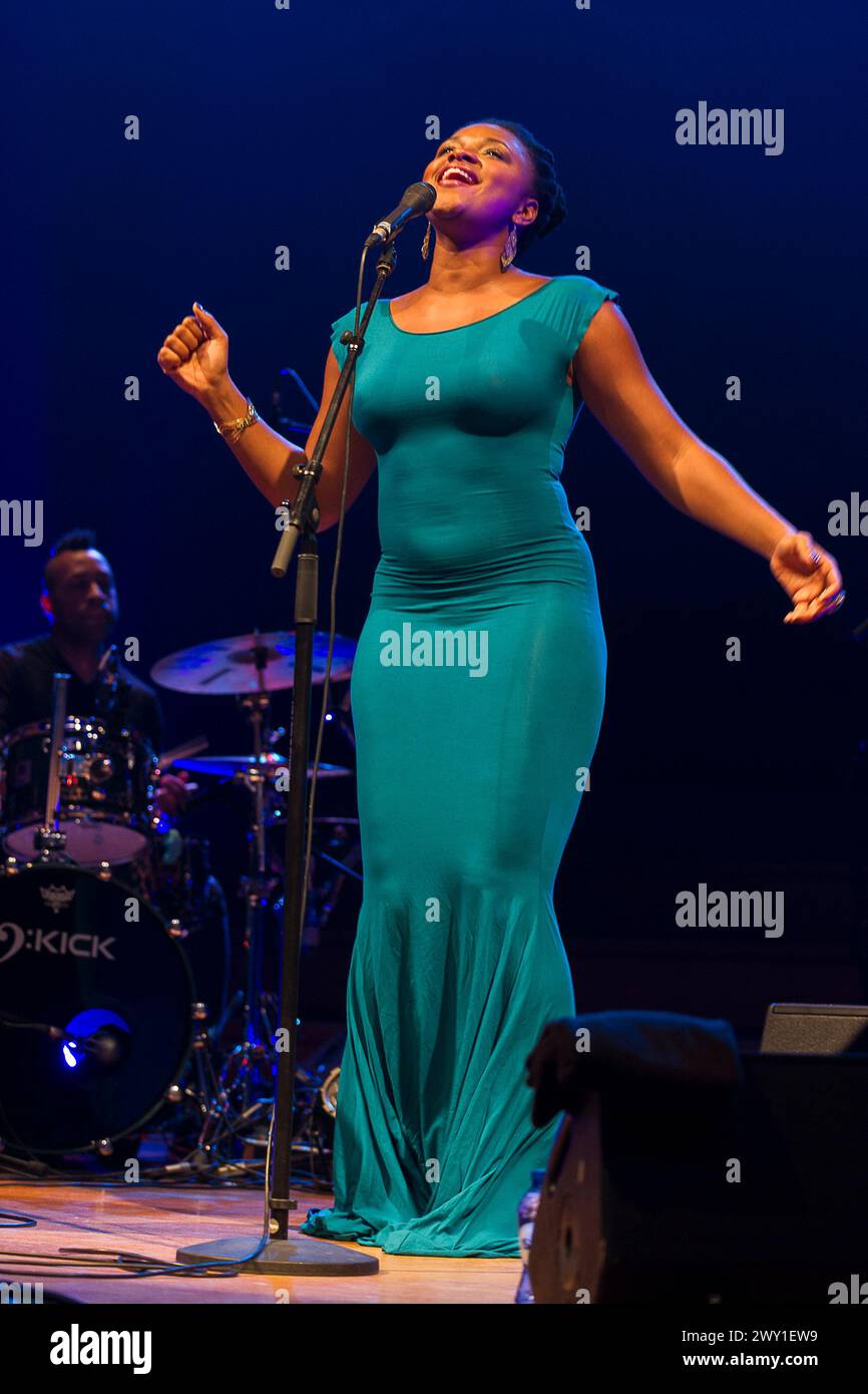 Lizz wright singer hi-res stock photography and images - Alamy