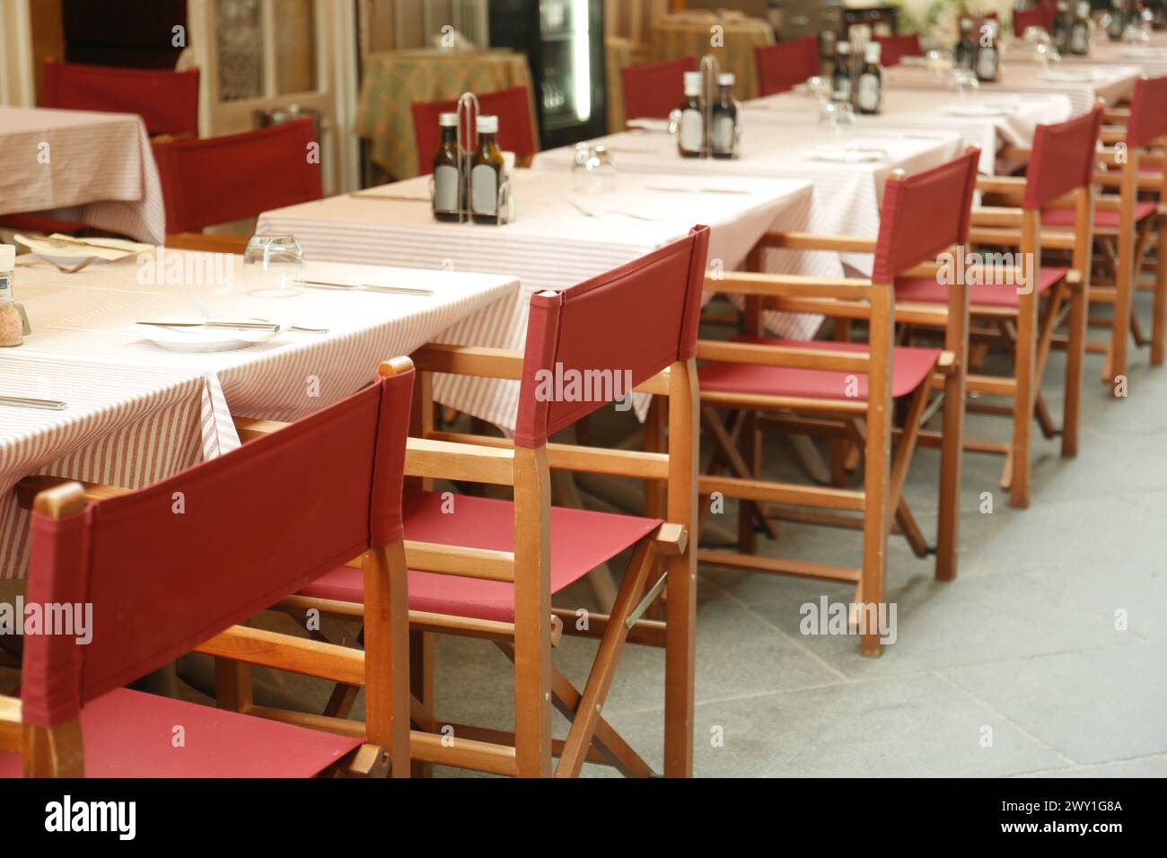 Served tables in modern restaurant Stock Photo - Alamy