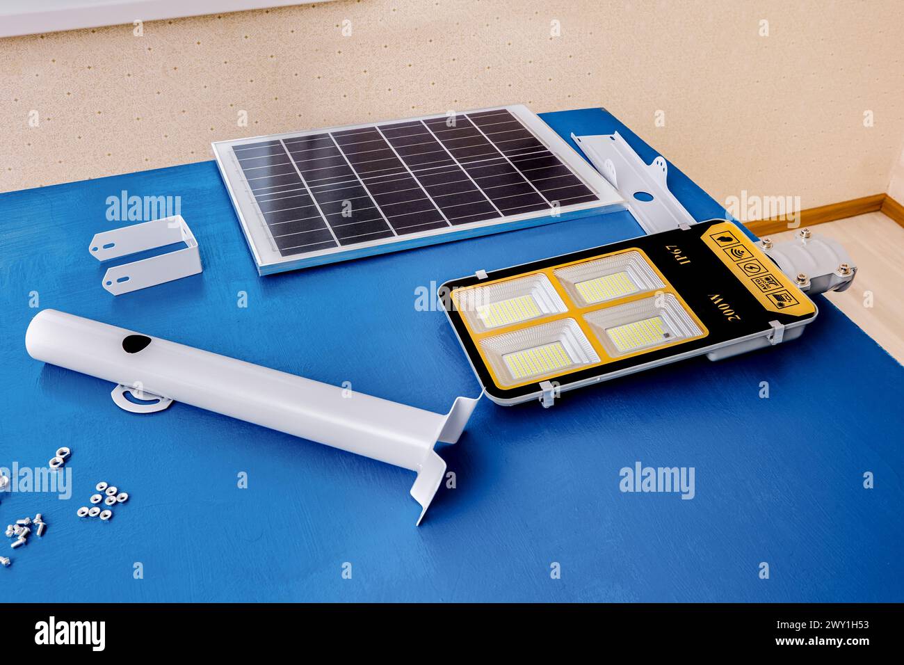 Parts for assembling an autonomous cordless LED street lamp with solar ...