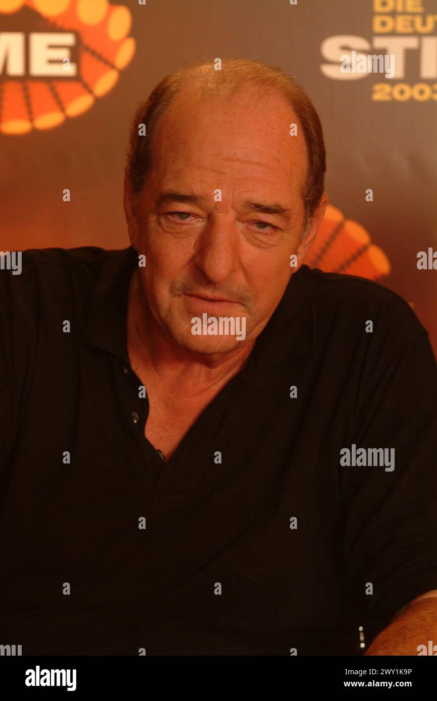 Deutsche stimme hi-res stock photography and images - Alamy