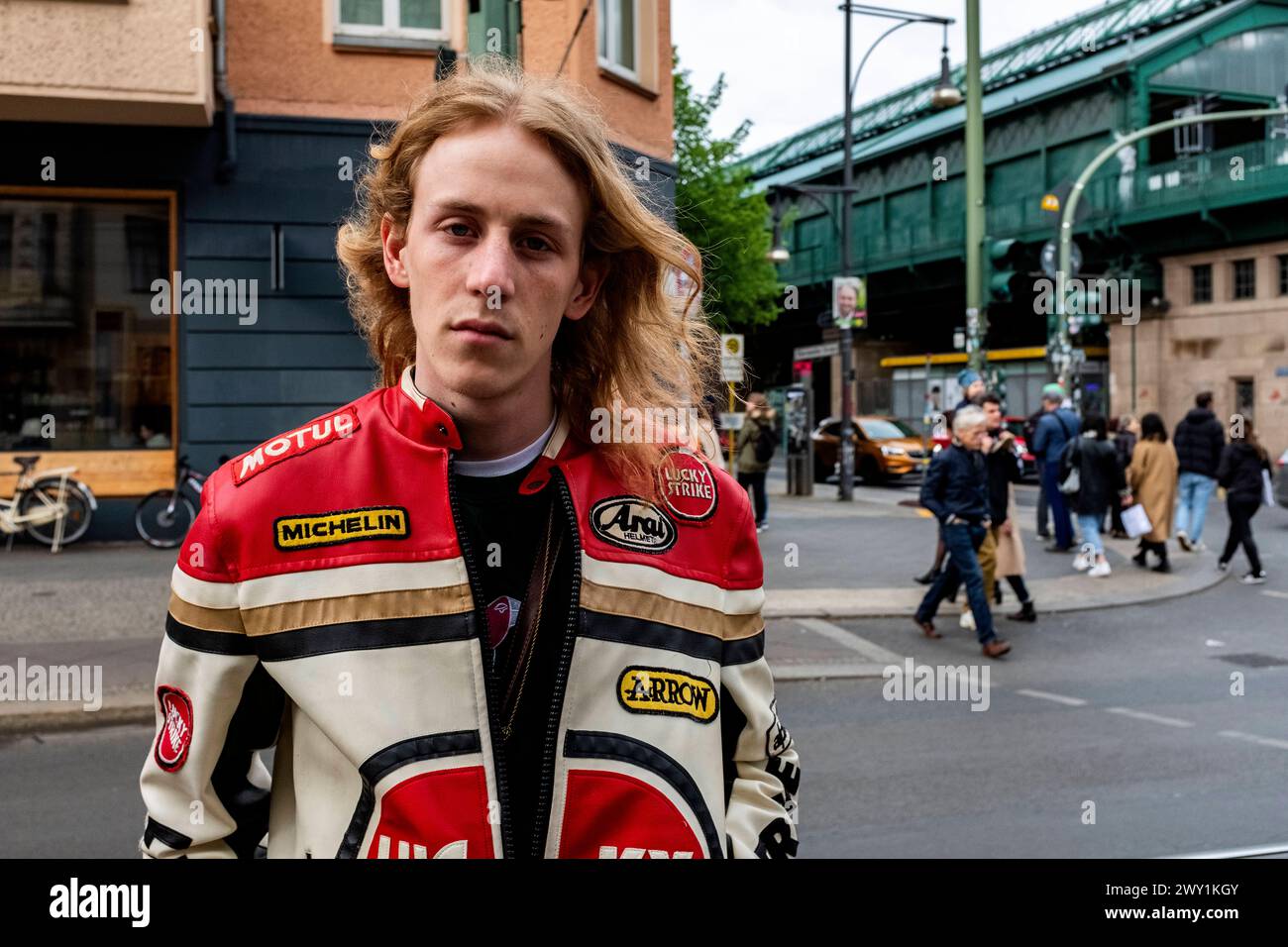 Student roaming hi-res stock photography and images - Alamy