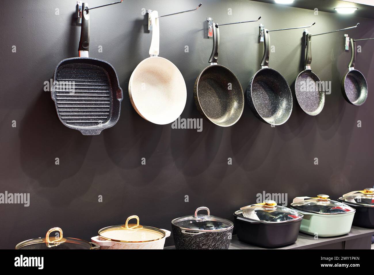 Household cooking hi-res stock photography and images - Alamy