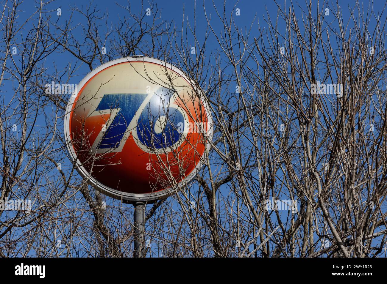 76 gas station hi-res stock photography and images - Alamy