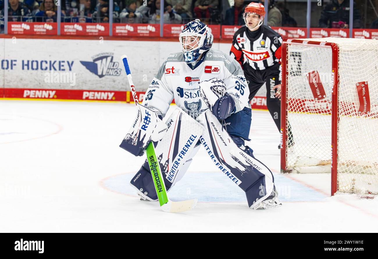 Hunter miska hi-res stock photography and images - Alamy