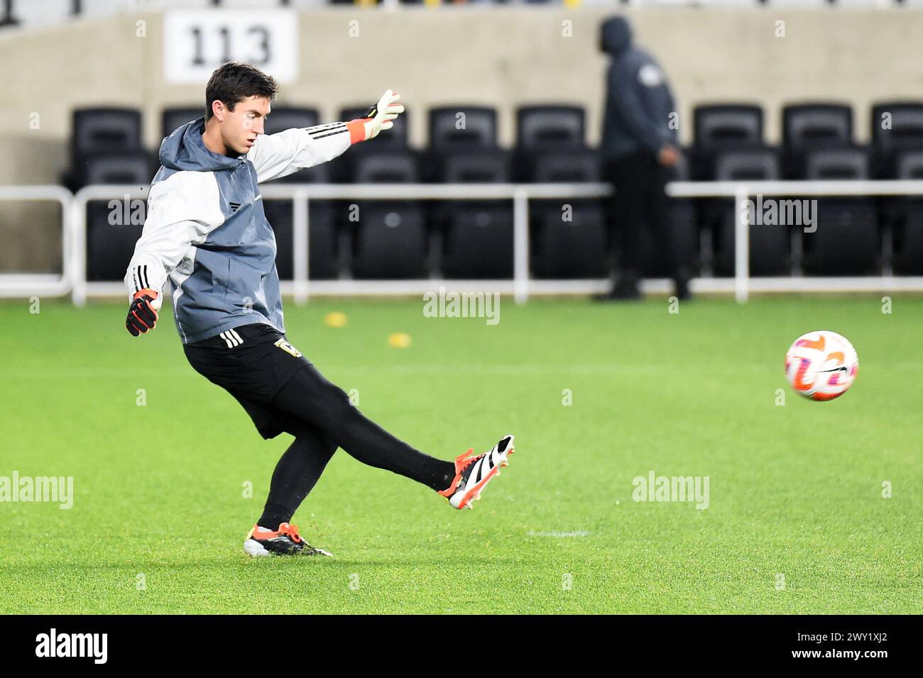 Columbus, Ohio, USA. 2nd Apr, 2024. Columbus Crew goalkeeper Patrick ...