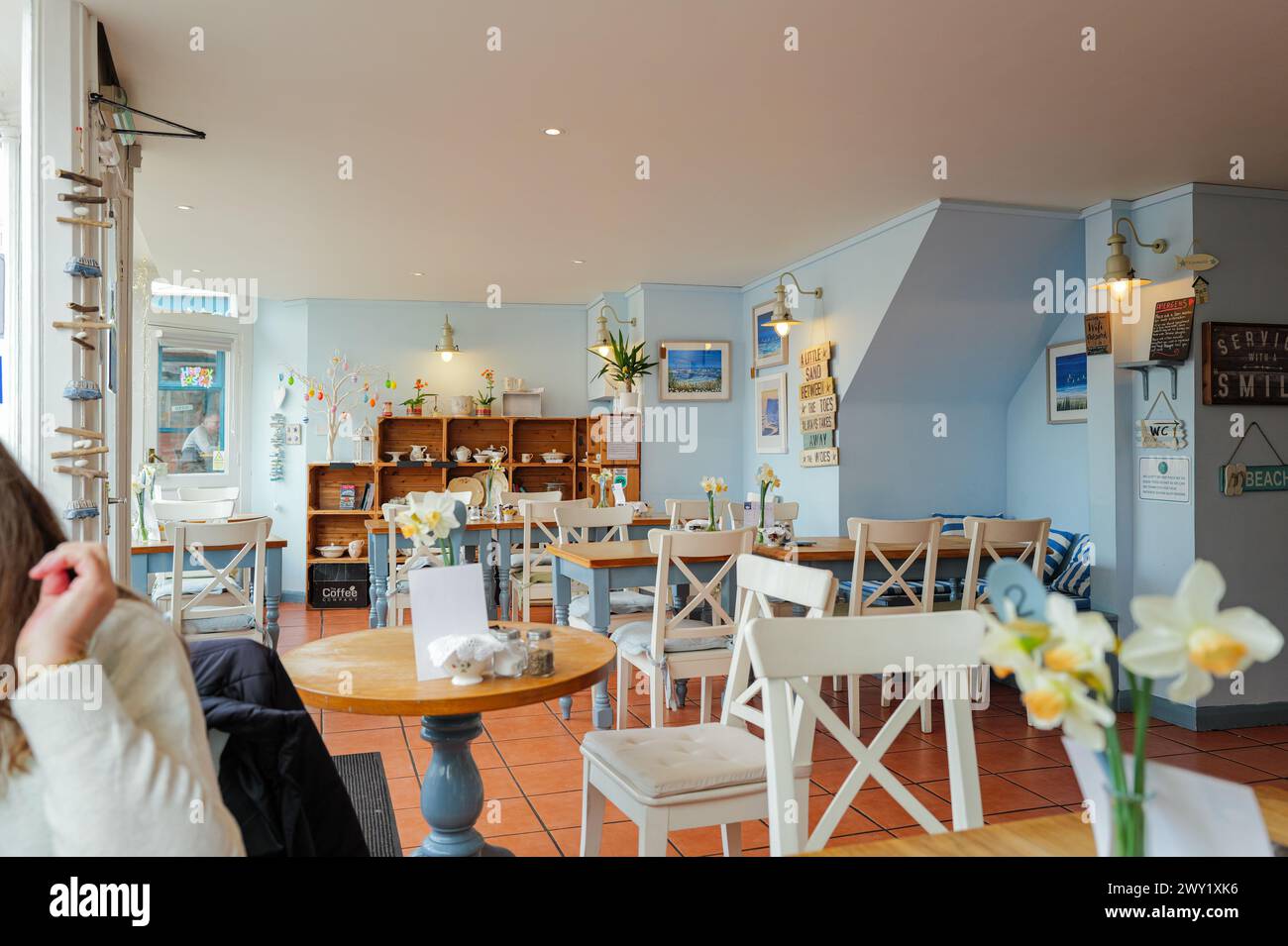 English cafe interior hi-res stock photography and images - Alamy