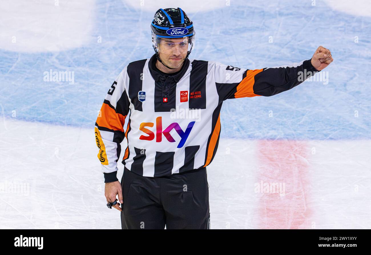 Head referee Cedric Borga shows the sign for excessive hardness. The ...