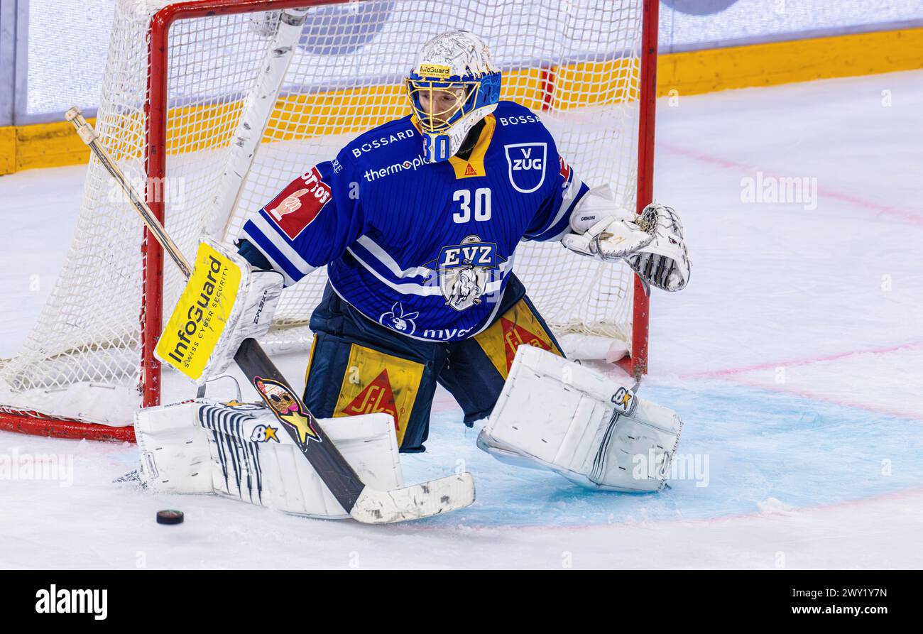#30 Leonardo Genoni, goalkeeper EV Zug defends a puck. (Zug ...