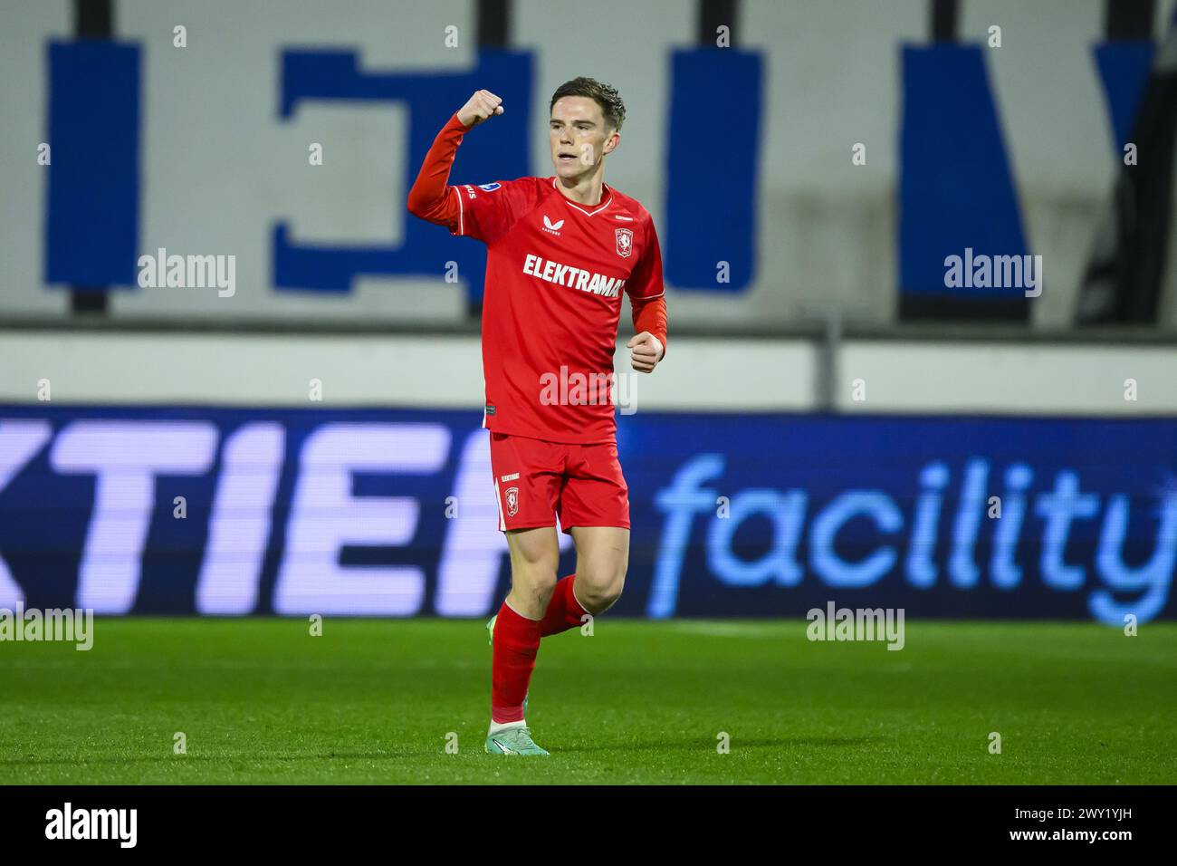 HEERENVEEN - Daan Rots of FC Twente celebrates his goal during the ...