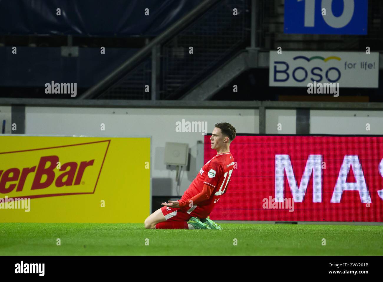 HEERENVEEN - (l-r) Daan Rots of FC Twente celebrates the 0-2 during the ...