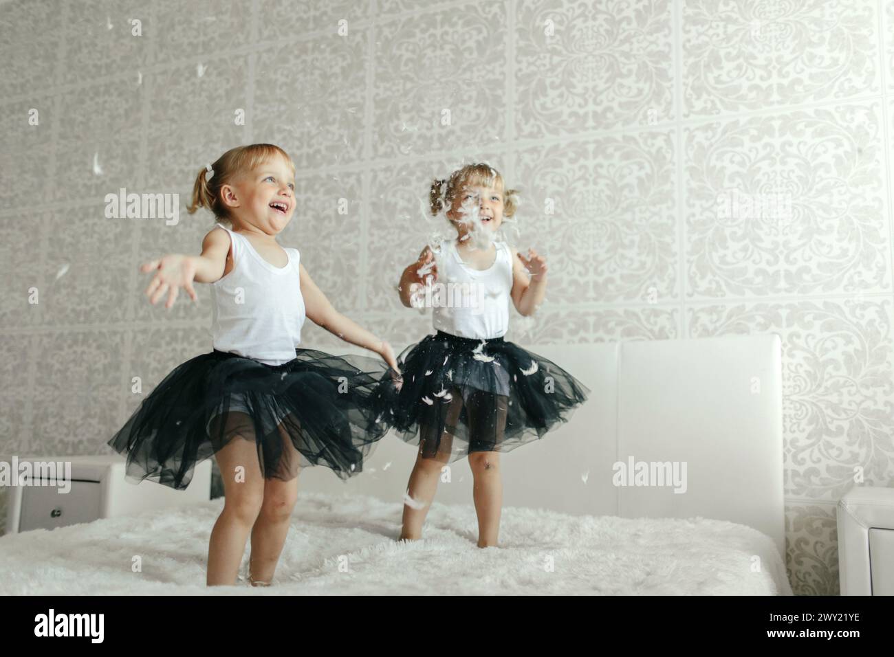 Girls wearing tutus hi-res stock photography and images - Alamy