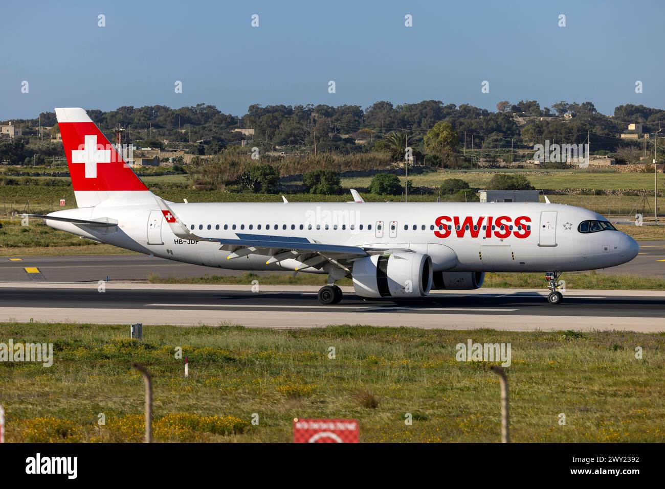 Swiss International Air Lines Airbus A320-271N (REG: HB-JDF) landing ...
