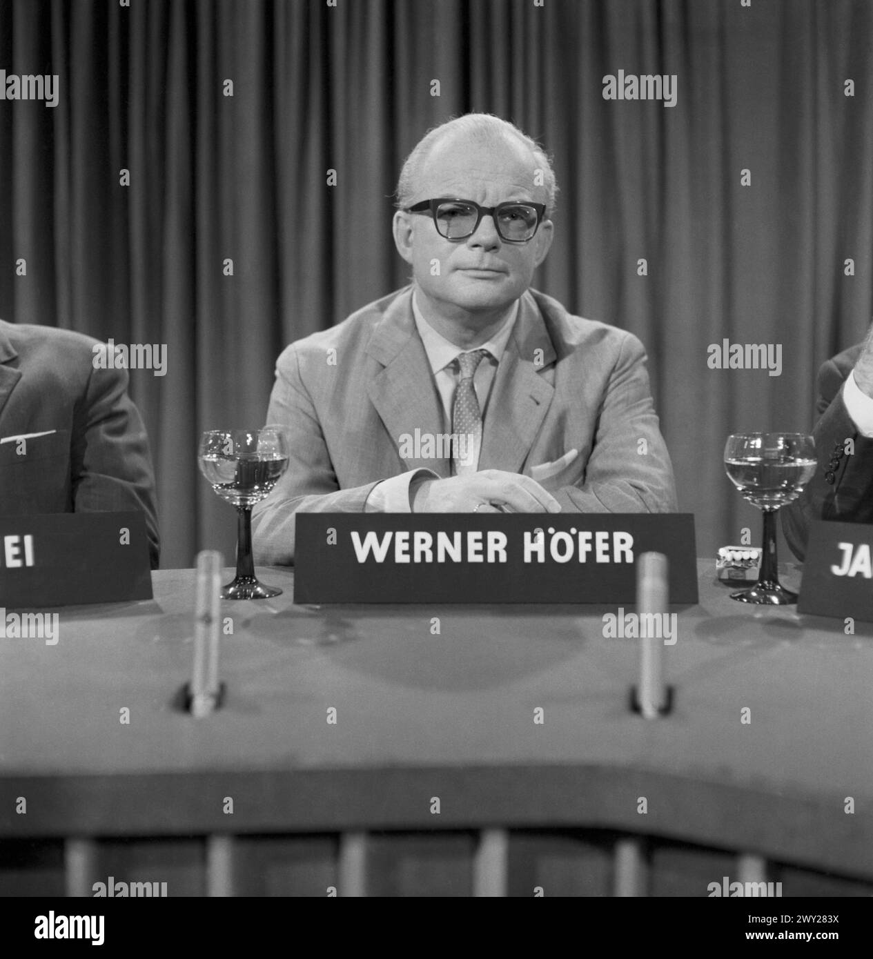 Internationaler Frühshoppen mit Werner Höfer, Berlin 1962 Stock Photo ...