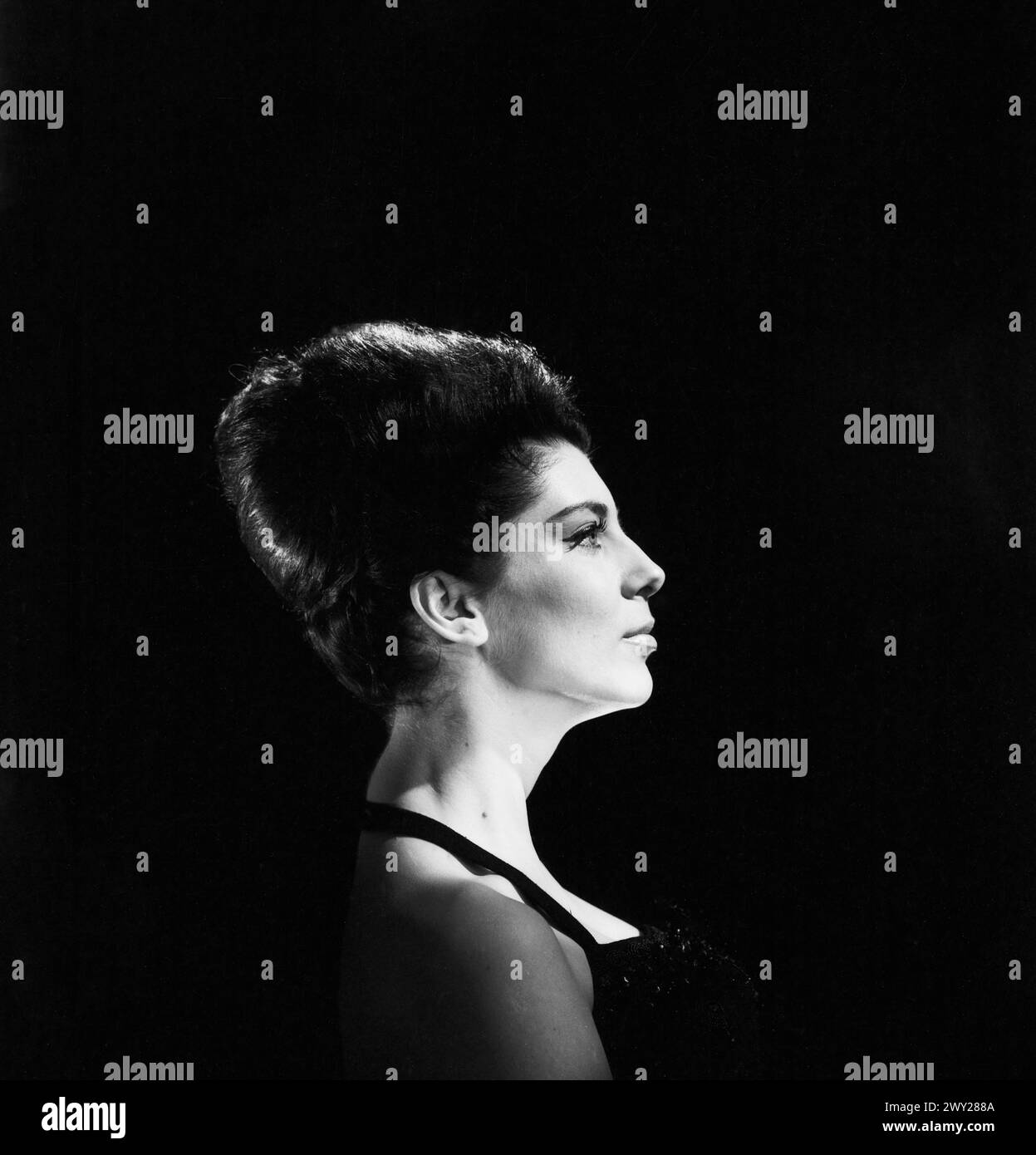 Fernsehsängerin des SFB Edith Grobleben, Berlin 1963 Stock Photo - Alamy