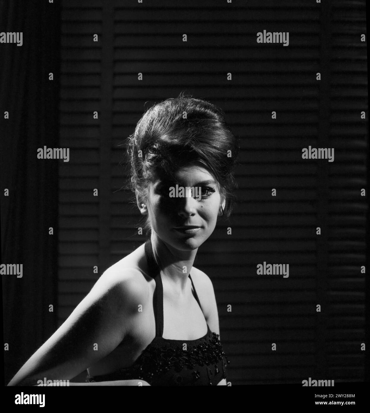 Fernsehsängerin des SFB Edith Grobleben, Berlin 1963 Stock Photo - Alamy