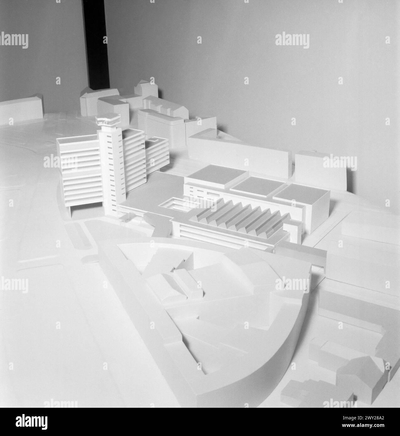 Modell des Fernsehstudio-Neubaus des SFB von Architekt Robert Tepez ...