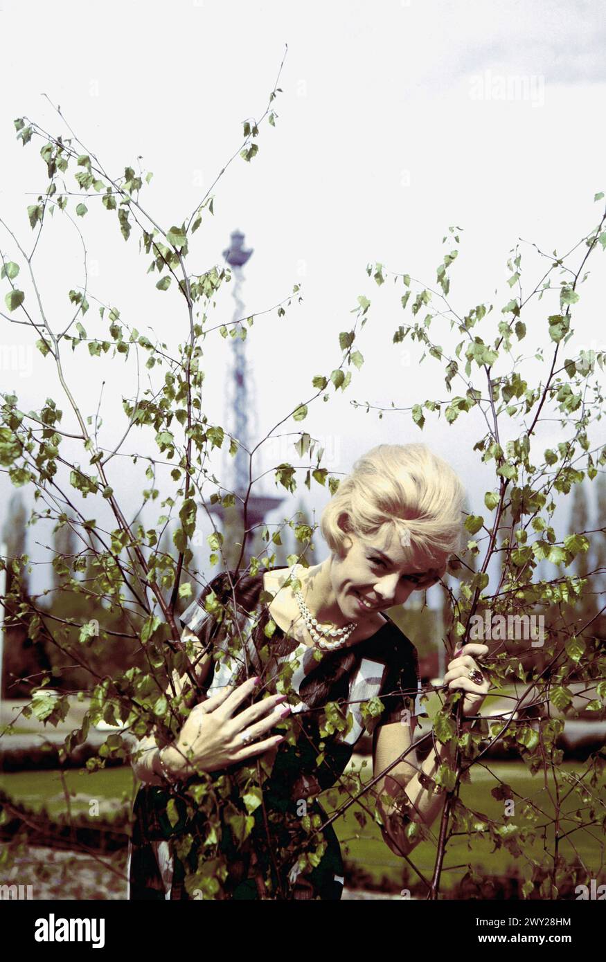 Sender Freies Berlin SFB - Originale Bildunterschrift: Ein frohes ...