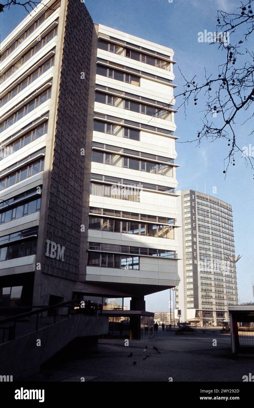 Ibm 1960s hi-res stock photography and images - Alamy