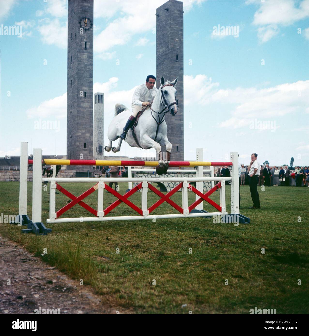 Hans-Günther Winkler auf Cornelia auf dem Abreitplatz bei der Olympia ...