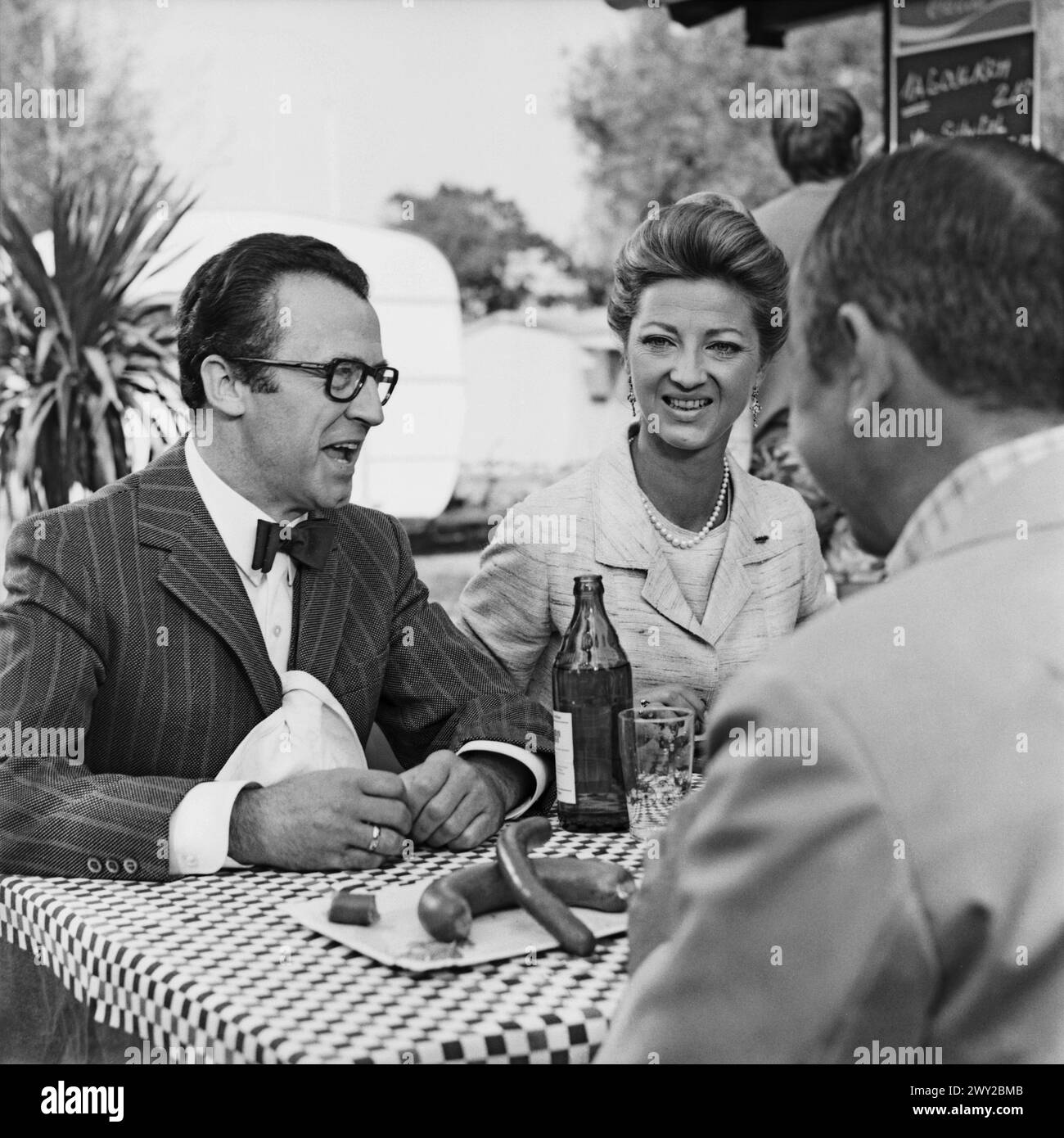 Witz lachen Black and White Stock Photos & Images - Alamy