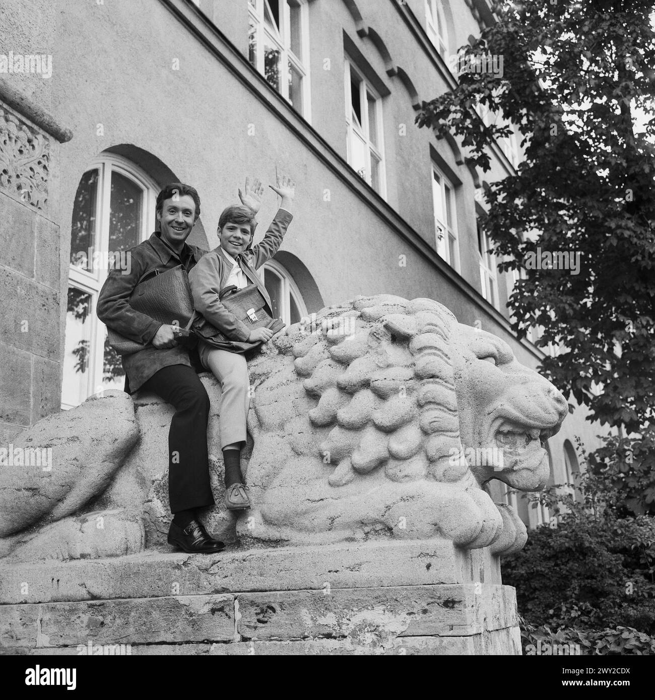 Statue of peter iv Black and White Stock Photos & Images - Alamy