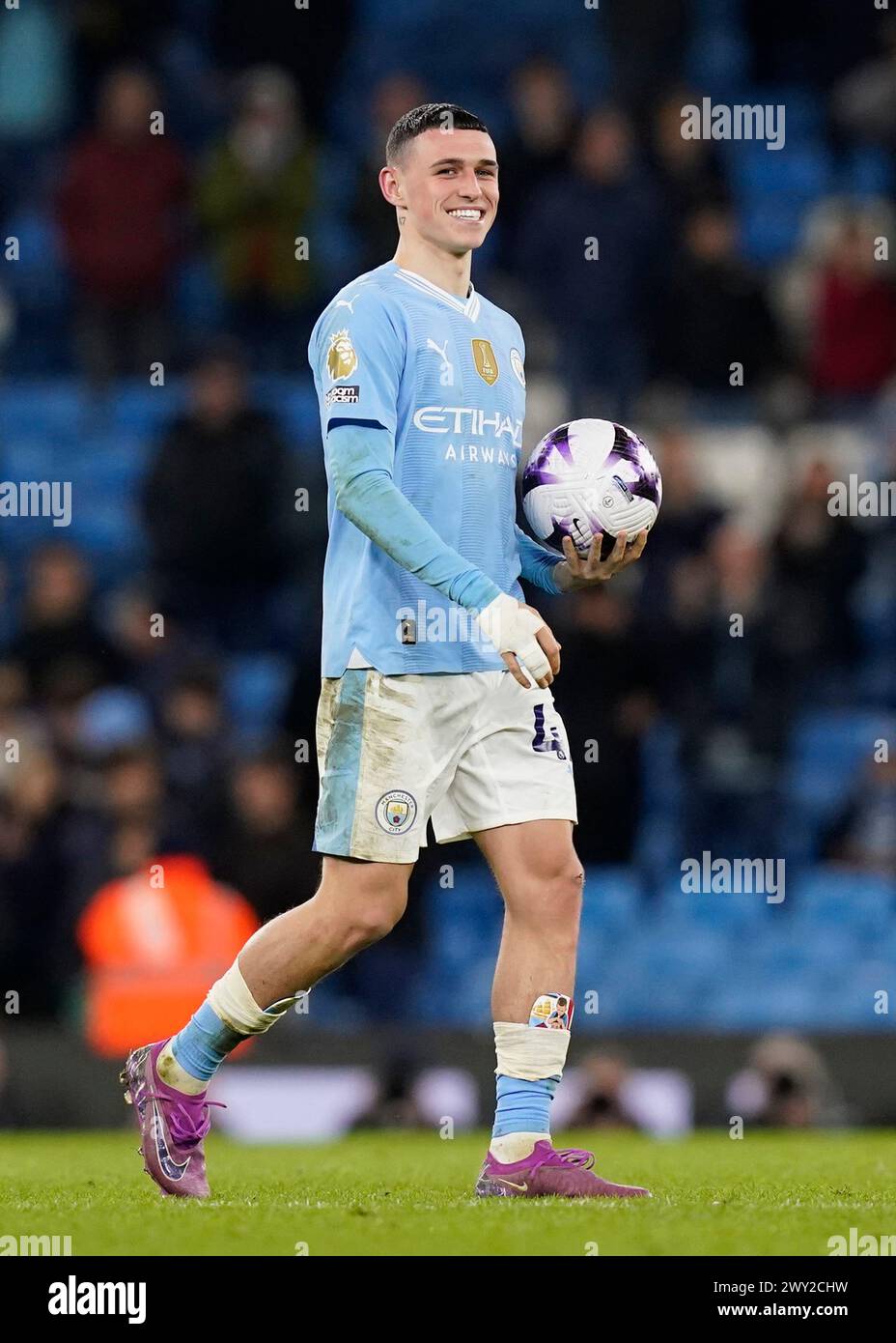 Manchester, UK. 3rd Apr, 2024. Phil Foden of Manchester City takes the ...
