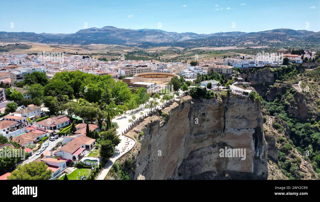 Ronda, Spanish town with cliffs and mountains behind Stock Photo - Alamy