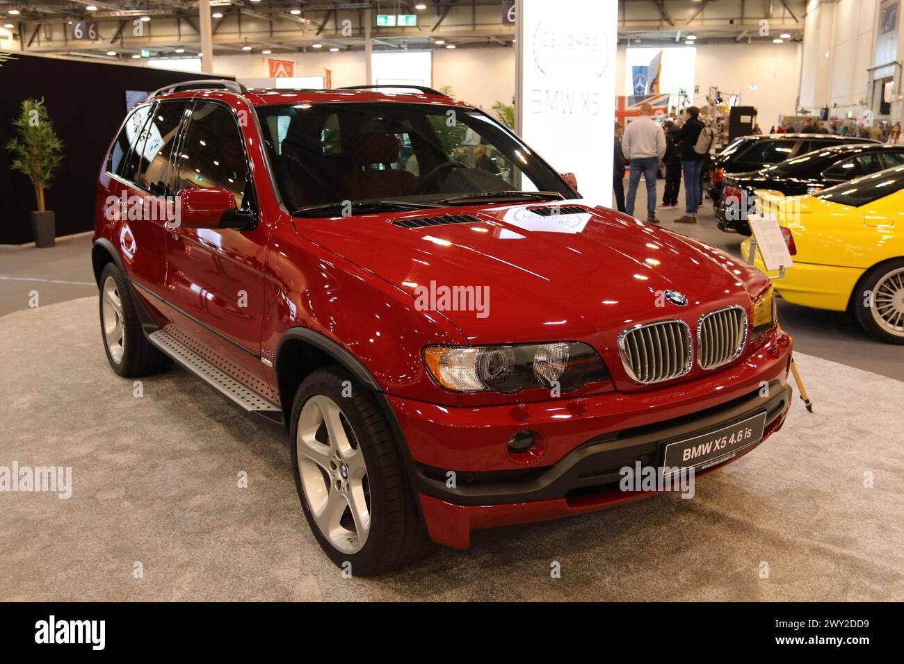 BMW X5 4.6 is Baujahr 2002, Baureihe E53, Sonderschau 25 Jahre BMW X5 ...