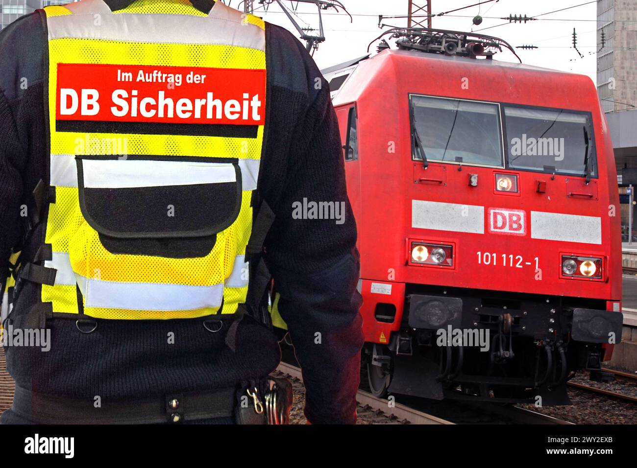 Sicherheitsdienst hi-res stock photography and images - Alamy