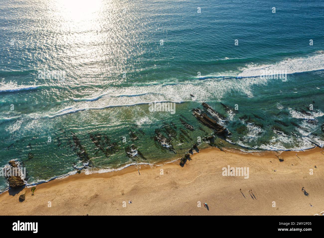Ocean foamy waves approaching sandy shore. Top view Stock Photo - Alamy