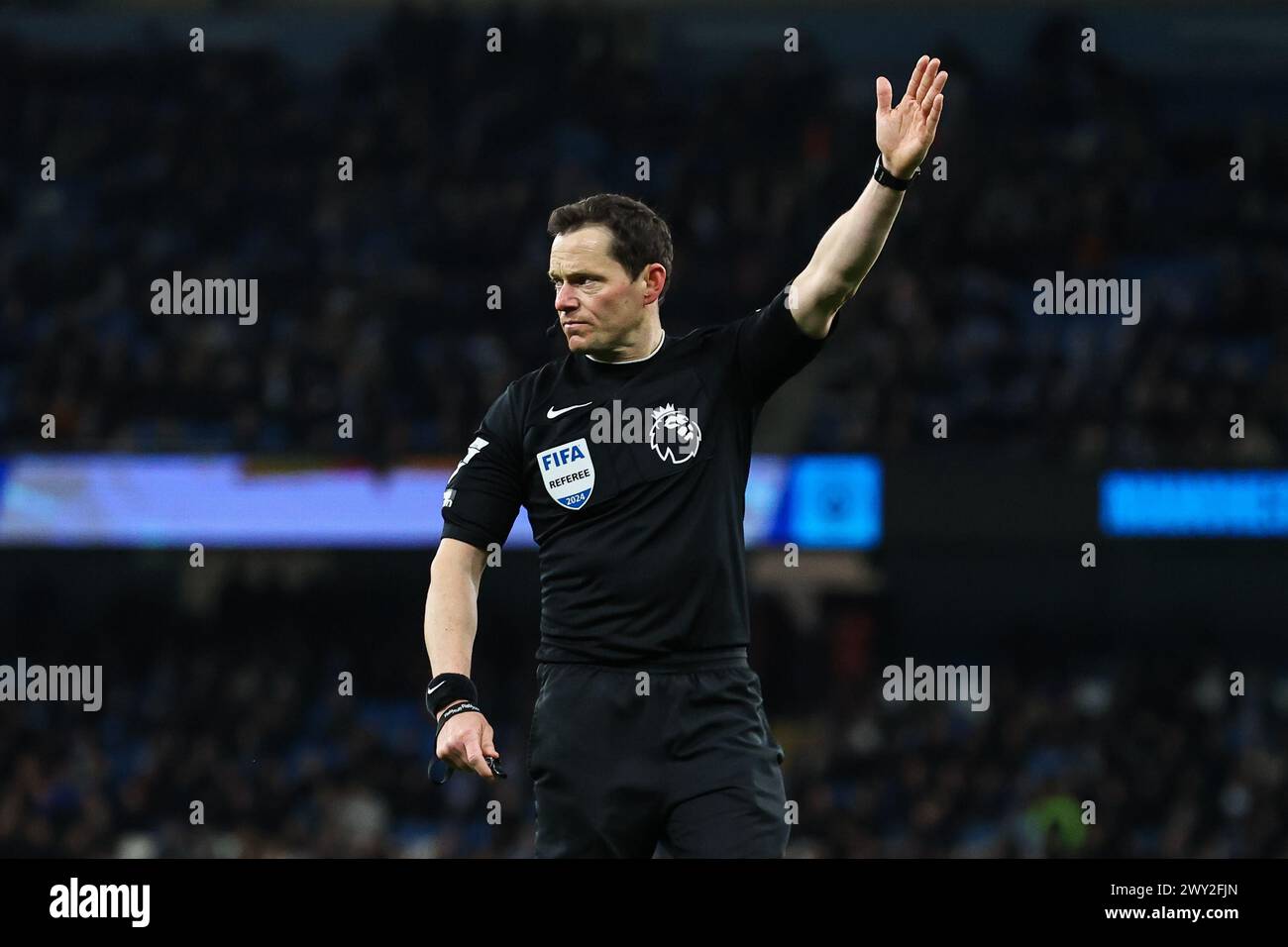 Referee Darren England during the Premier League match Manchester City ...