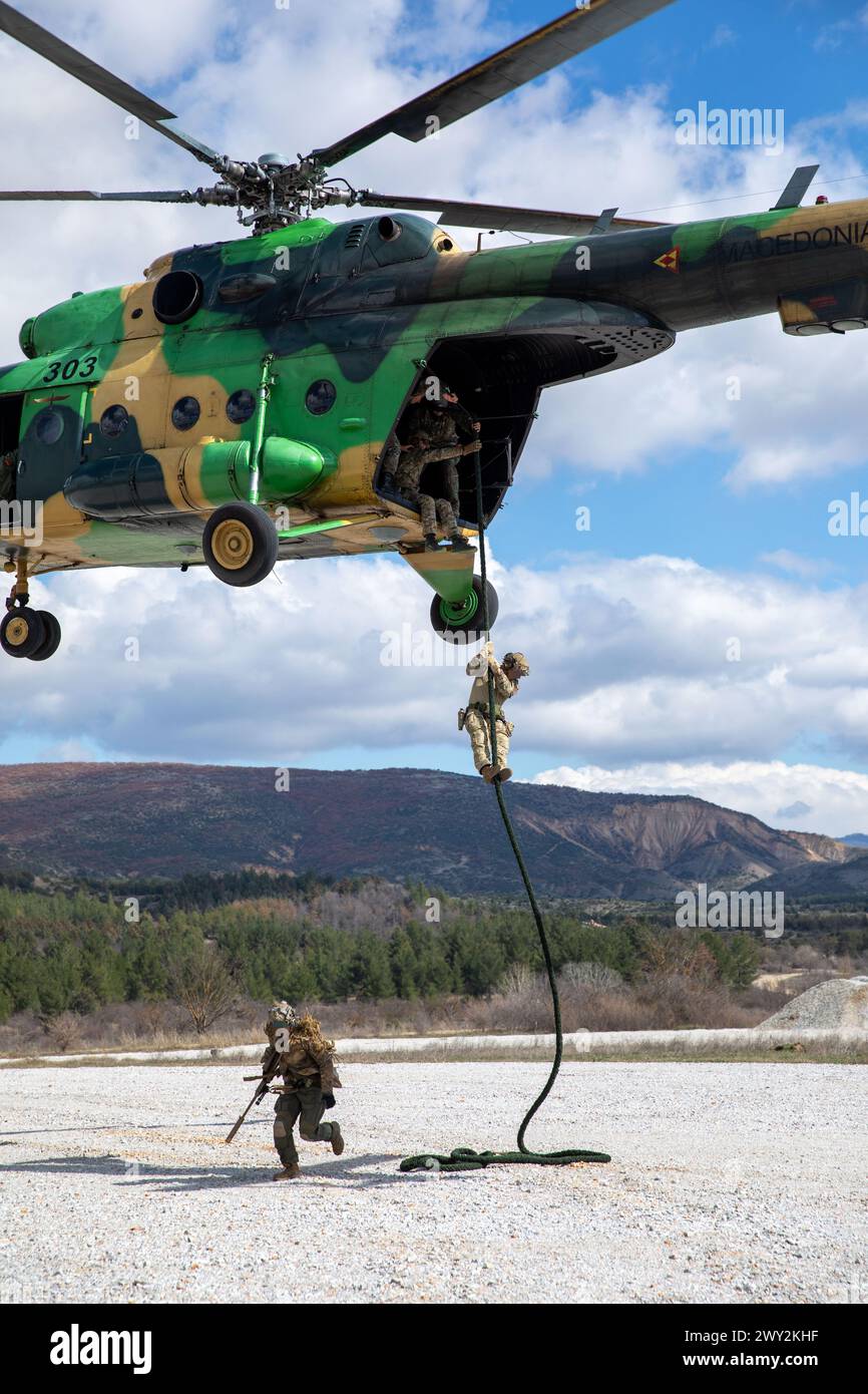 M 17 helicopter hi-res stock photography and images - Alamy