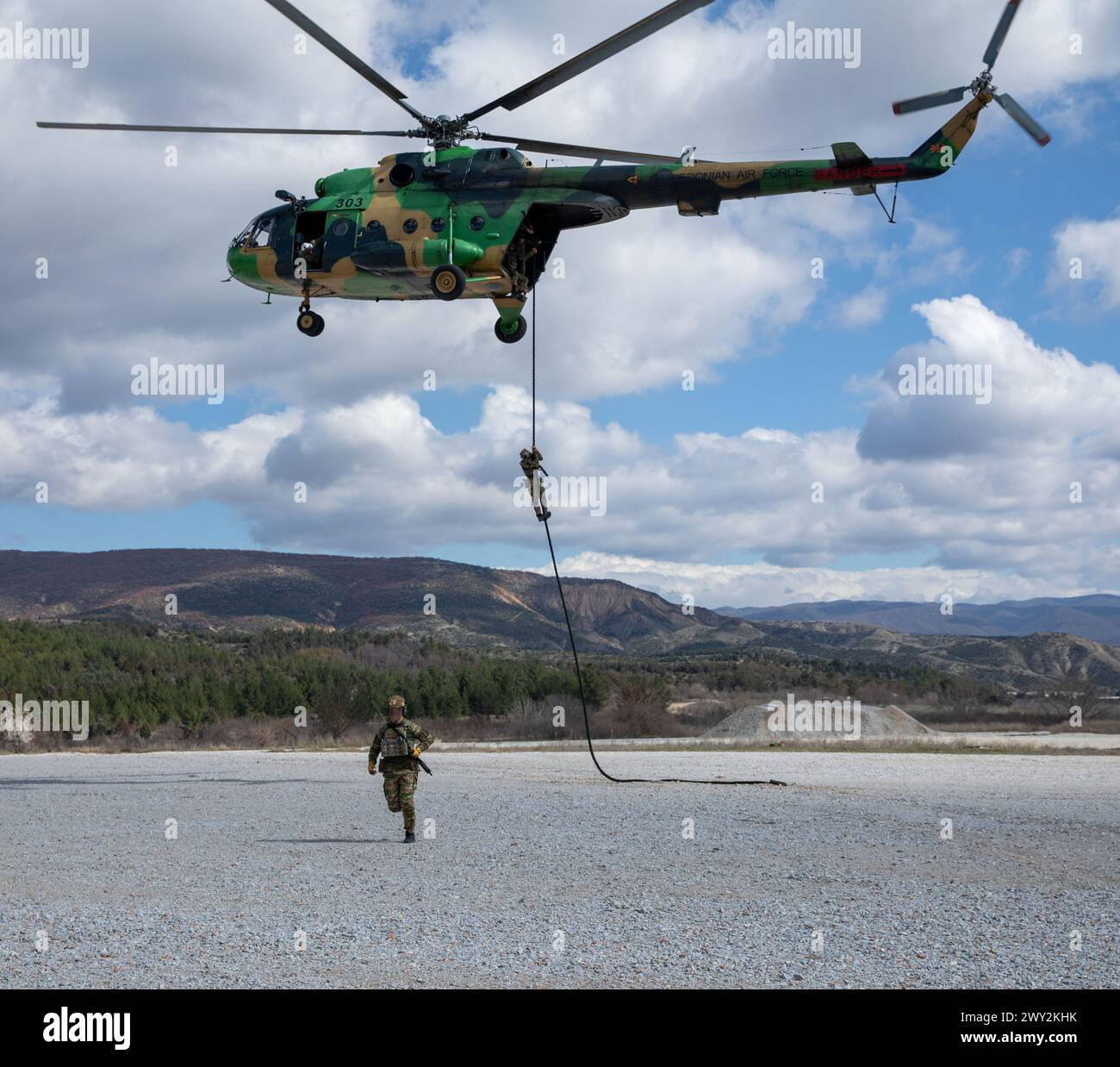 M 17 helicopter hi-res stock photography and images - Alamy