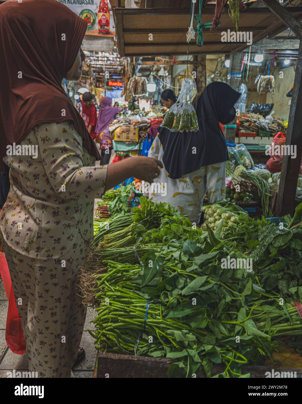 Traditional grocery market hi-res stock photography and images - Alamy