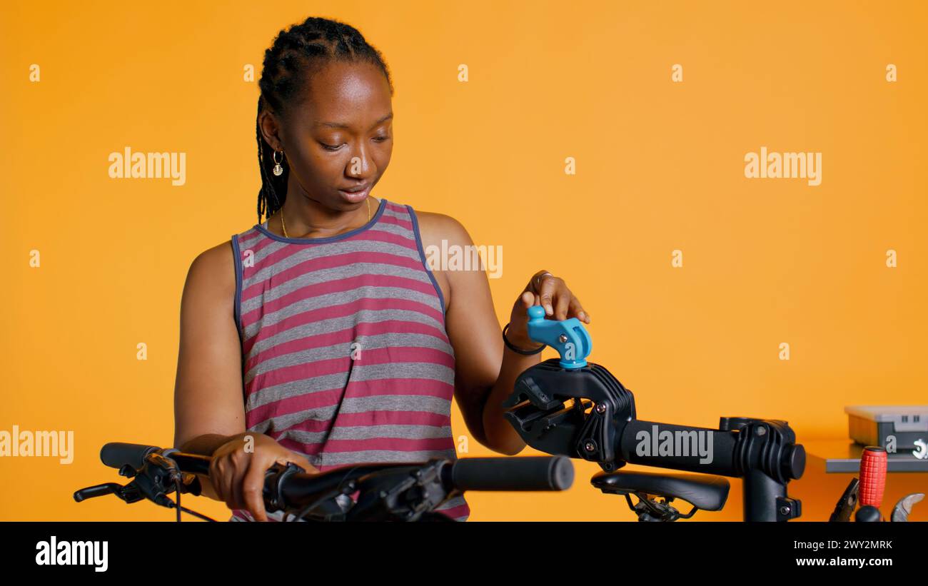 Placing cables hi-res stock photography and images - Alamy